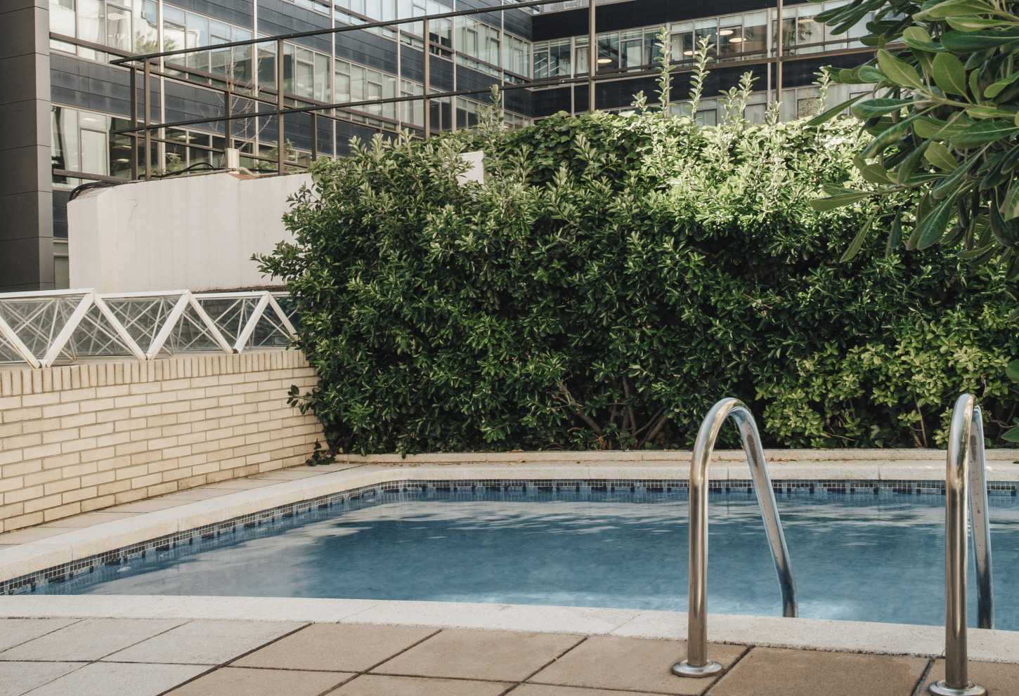 Terrace & pool at Hotel Gran Derby Barcelona | OFFICIAL WEBSITE